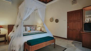 1 Bedroom Executive Villa Private Pool | 1 quarto, cofre no quarto, secretária