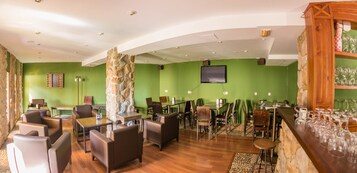 Pequeno-almoço tipo buffet diário (16 EUR por pessoa) 