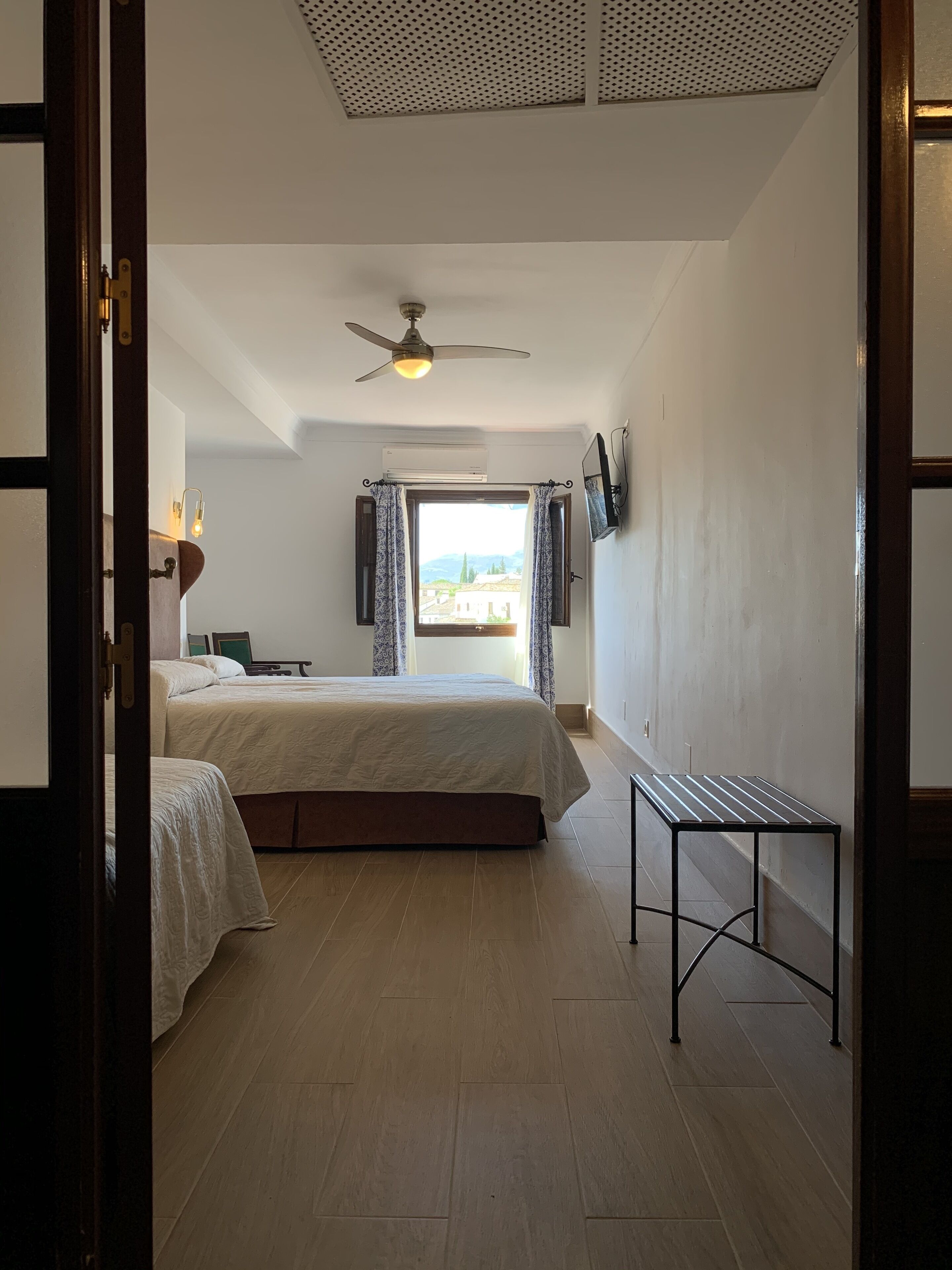 Wi-Fi de cortesia, roupa de cama