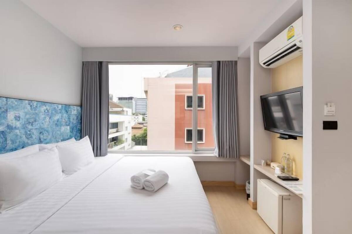 Minibar, cofre no quarto, Wi-fi grátis, roupa de cama fornecida