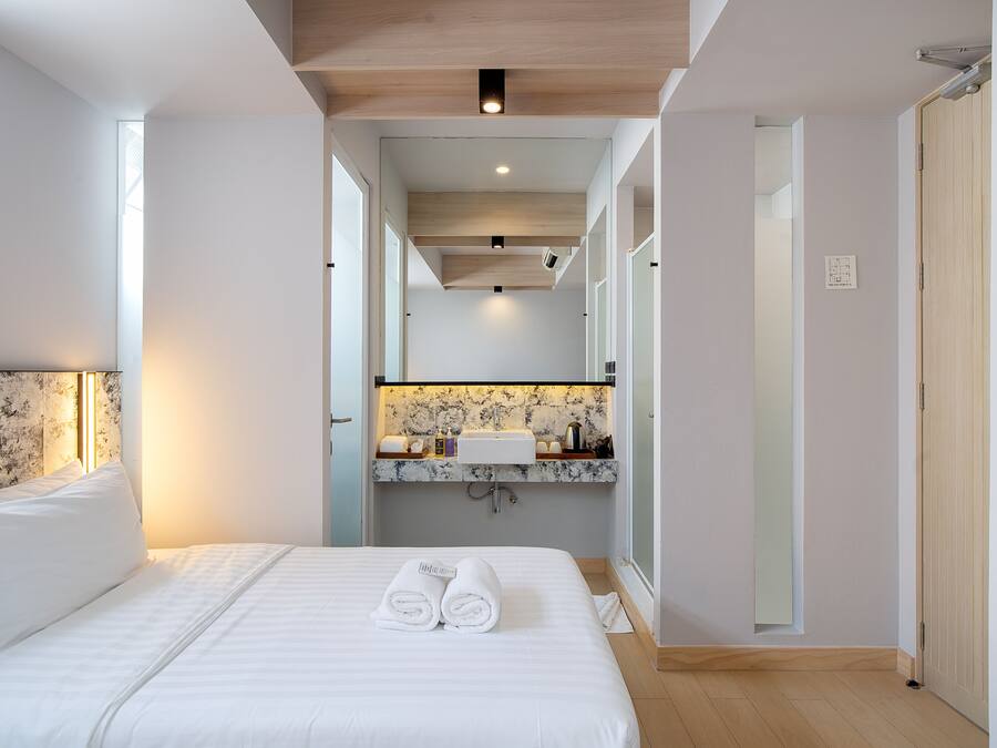 Minibar, cofre no quarto, Wi-fi grátis, roupa de cama fornecida