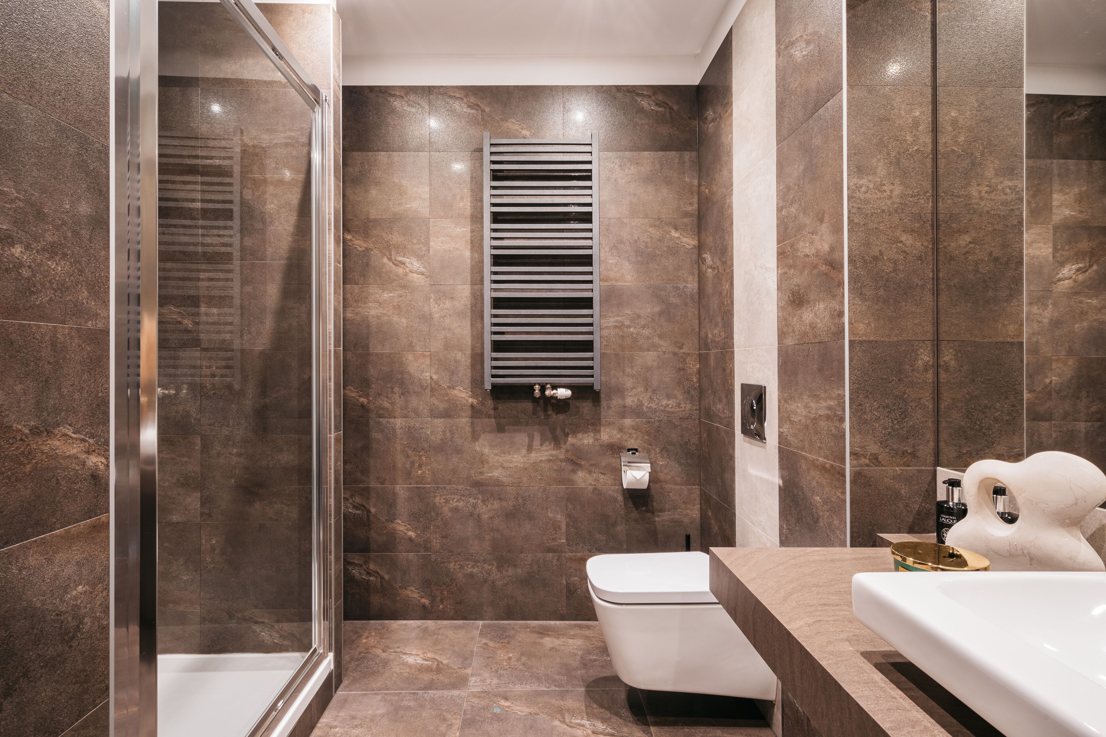 Apartamento Standard | Casa de banho | Artigos de higiene pessoal grátis, um secador de cabelo, roupões 