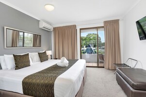 Suíte superior (Spa) | 1 quarto, roupas de cama premium, escrivaninha, cortinas blackout
