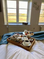 Apartamento, kitchenette | Refeições no quarto