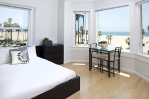 Cofre no quarto, secretária 