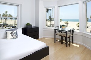 Cofre no quarto, secretária 