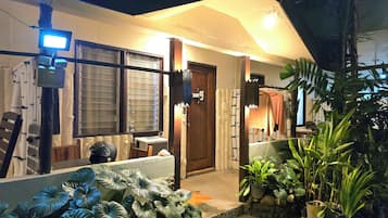 Quarto Duplo Deluxe, pátio, vista para o jardim | Terraço/pátio interior