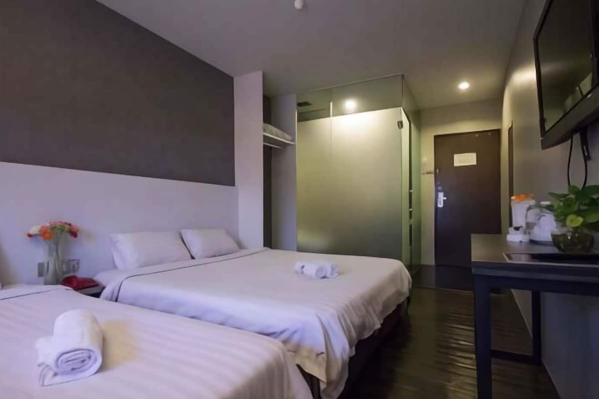 Secretária, ferro/tábua de engomar, Wi-fi grátis