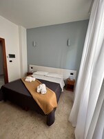 Quarto Duplo Deluxe | Com mobília individualizada, secretária, Wi-fi grátis 