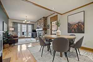 Apartamento em Condomínio Fechado | Refeições no quarto