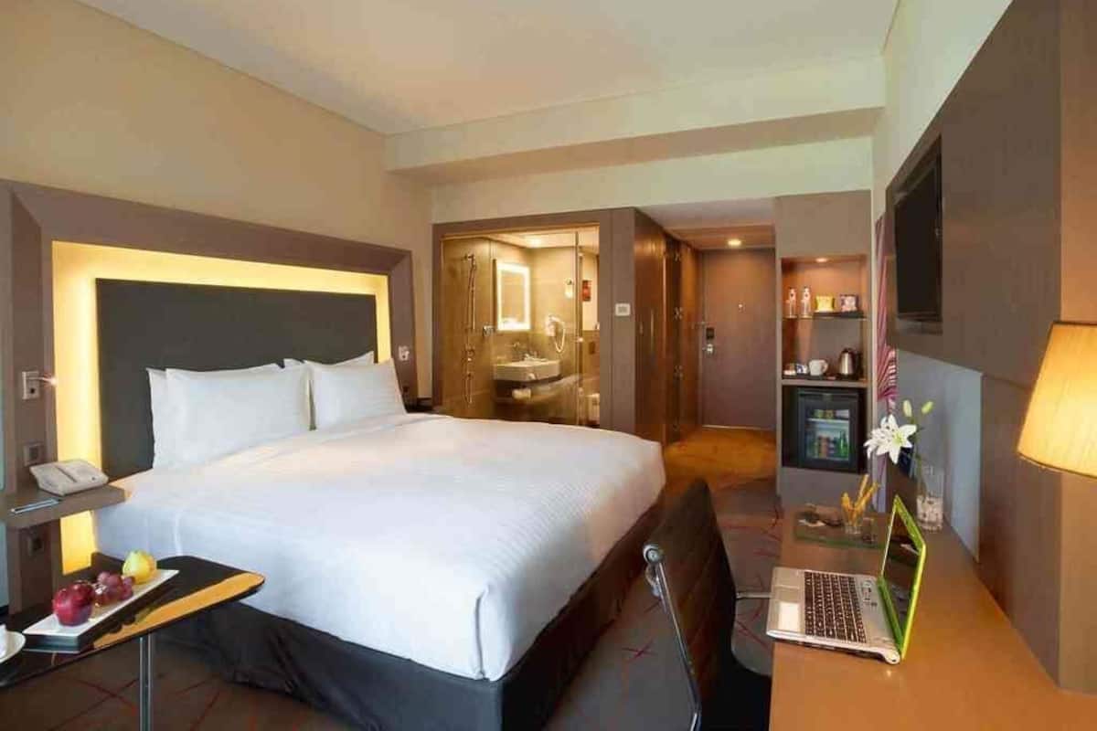 Suíte executiva, 1 cama King, banheira (Separate Living Room) | Roupas de cama premium, edredons de pluma, cofres nos quartos