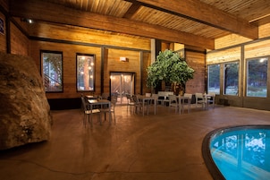 Piscina interior, piscina exterior