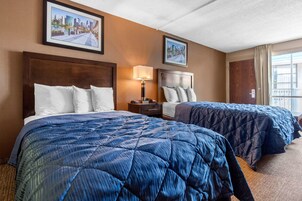 Quarto Standard, 2 camas de casal, não fumadores | Secretária, Wi-fi grátis, roupa de cama fornecida 