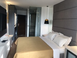 Suíte real, sacada | Roupas de cama premium, cofres nos quartos, escrivaninha