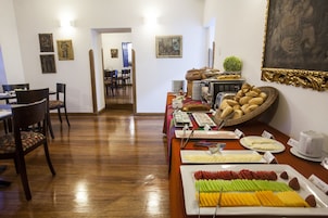 Pequeno-almoço tipo buffet diário incluído