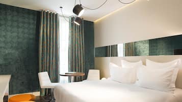 Roupa de alta qualidade, minibar, cofre no quarto