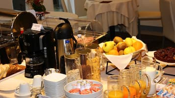 Café da manhã continental todos os dias (EUR 13.50 por pessoa)