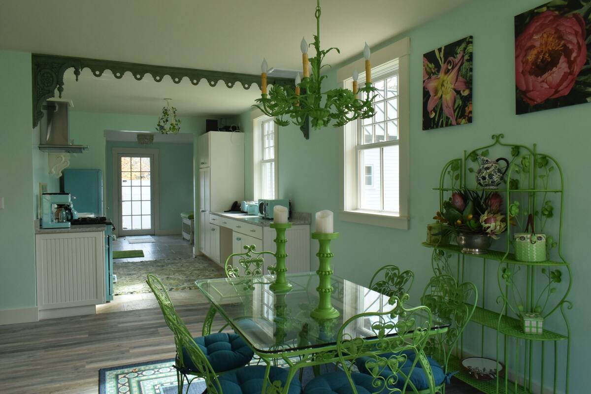 Casa de Campo Básica | Cozinha privada | Uma cafeteira/bule, um frigorífico, um micro-ondas 