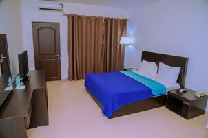 Quarto Duplo | Lençóis de algodão egípcio, camas de colchão Tempur-Pedic, minibar 