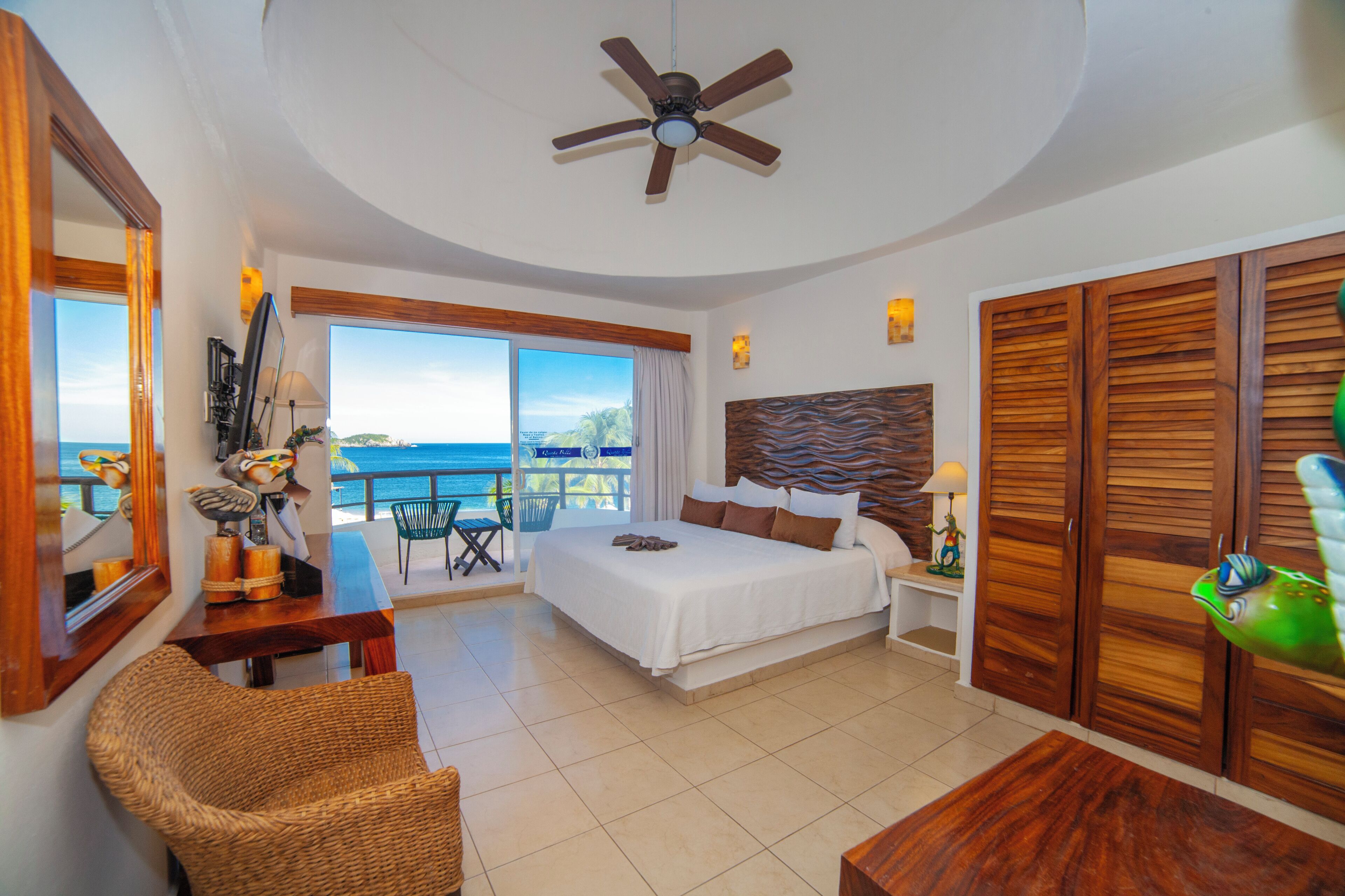 Quarto standard, 1 cama King, vista para o mar | Roupas de cama premium, cofres nos quartos, escrivaninha