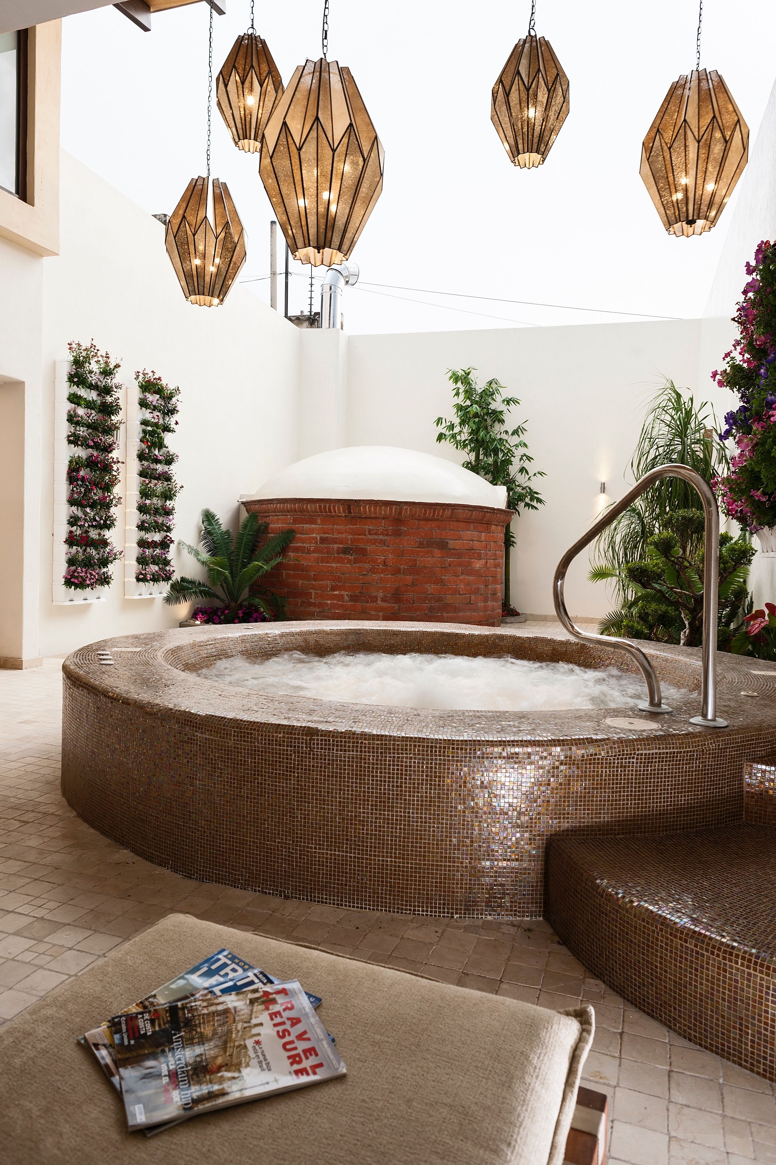 Sala(s) para tratamentos a casais, sauna, banheira de hidromassagem 