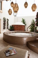 Salas para tratamentos a dois, sauna seca, banheira de hidromassagem