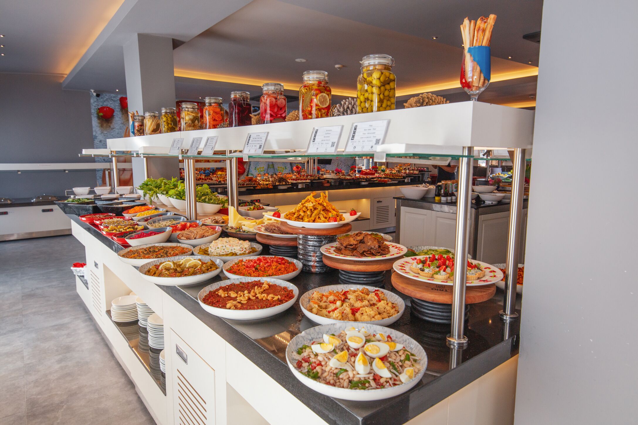 2 restaurantes: servem pequenos-almoços e jantares