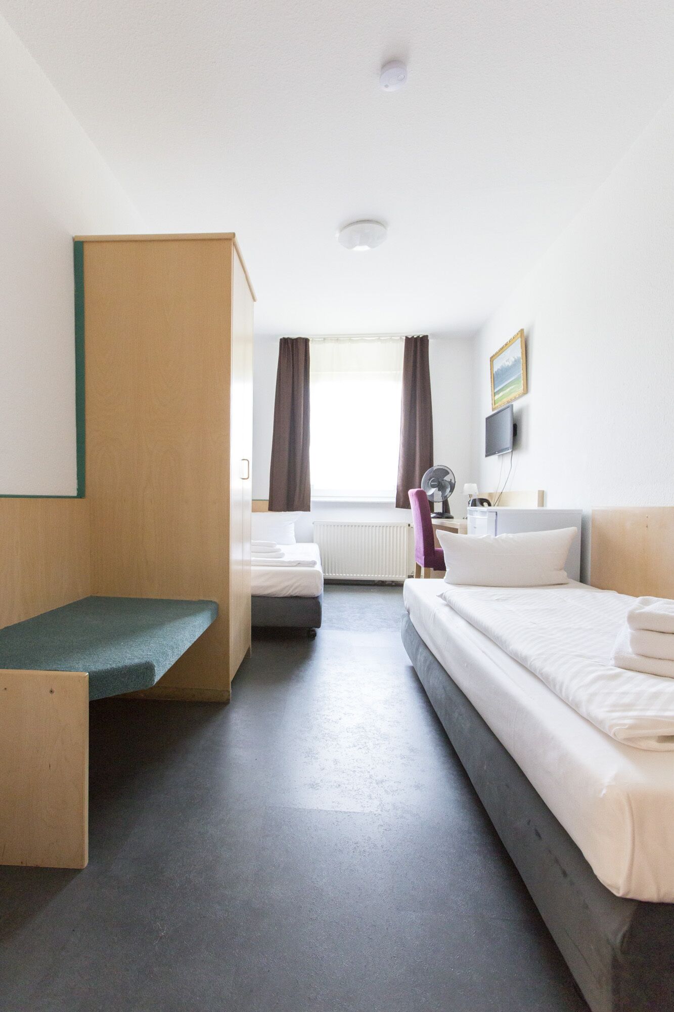 Quarto Twin Económico | Roupa de alta qualidade, edredões de penas, camas de colchão pillowtop 