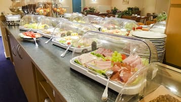 Café da manhã com buffet todos os dias (EUR 15 por pessoa)