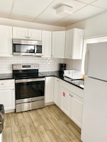Apartamento, 2 quartos | Cozinha privada | Um frigorífico, um micro-ondas