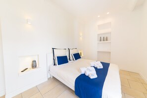 Quarto casal superior | Frigobar, cofres nos quartos, berços (sobretaxa)