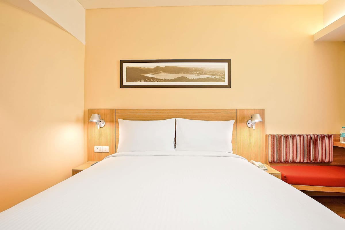 Roupas de cama premium, frigobar, cofres nos quartos