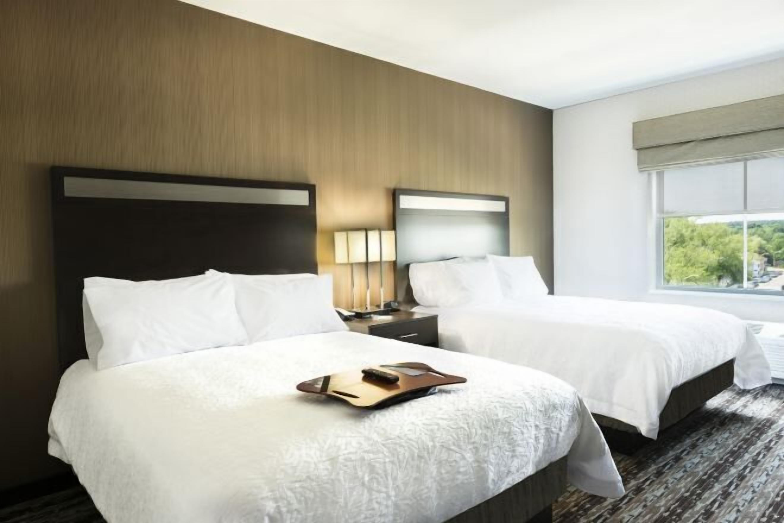 Cofre no quarto, secretária 