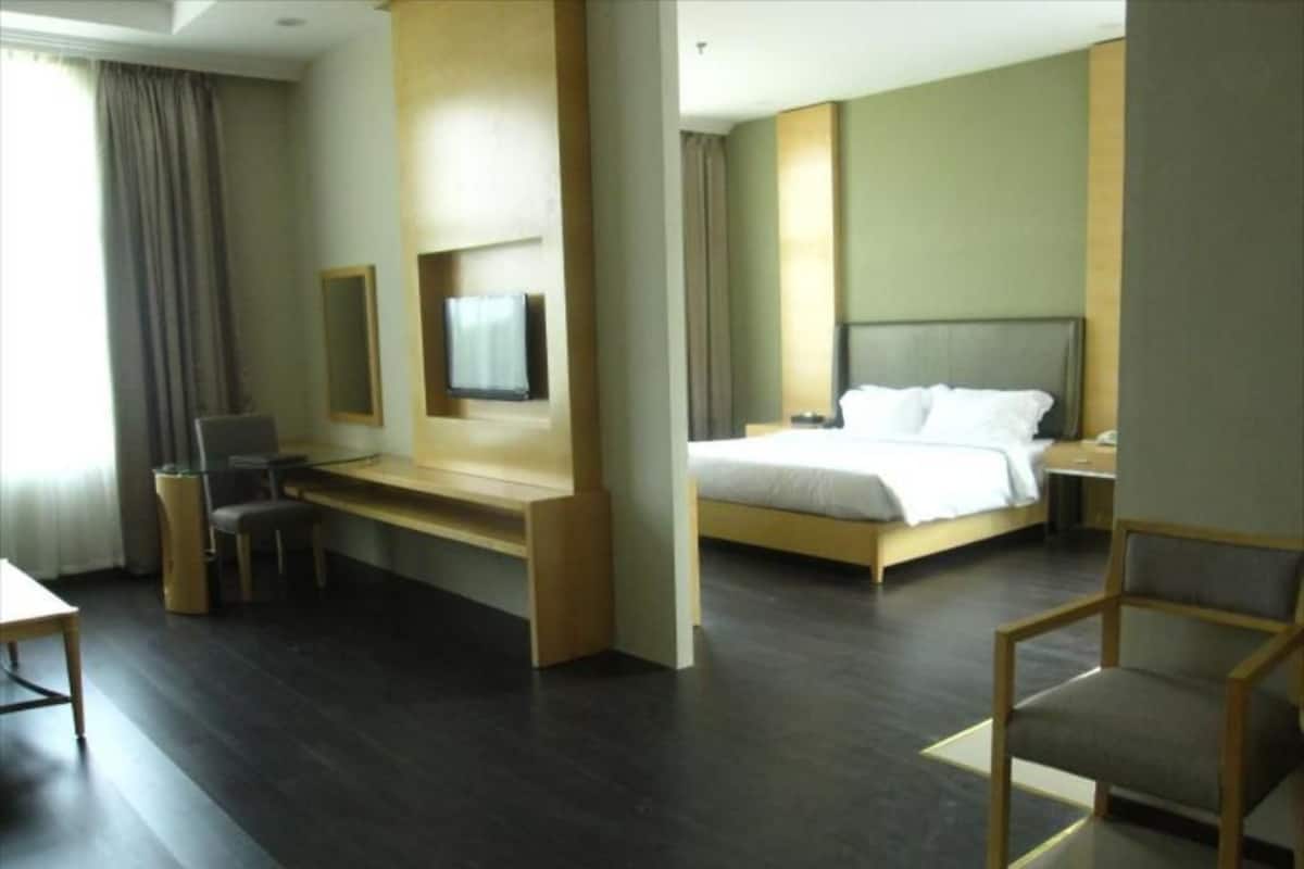 Quarto Premier, 1 cama king-size | Secretária, Wi-fi grátis