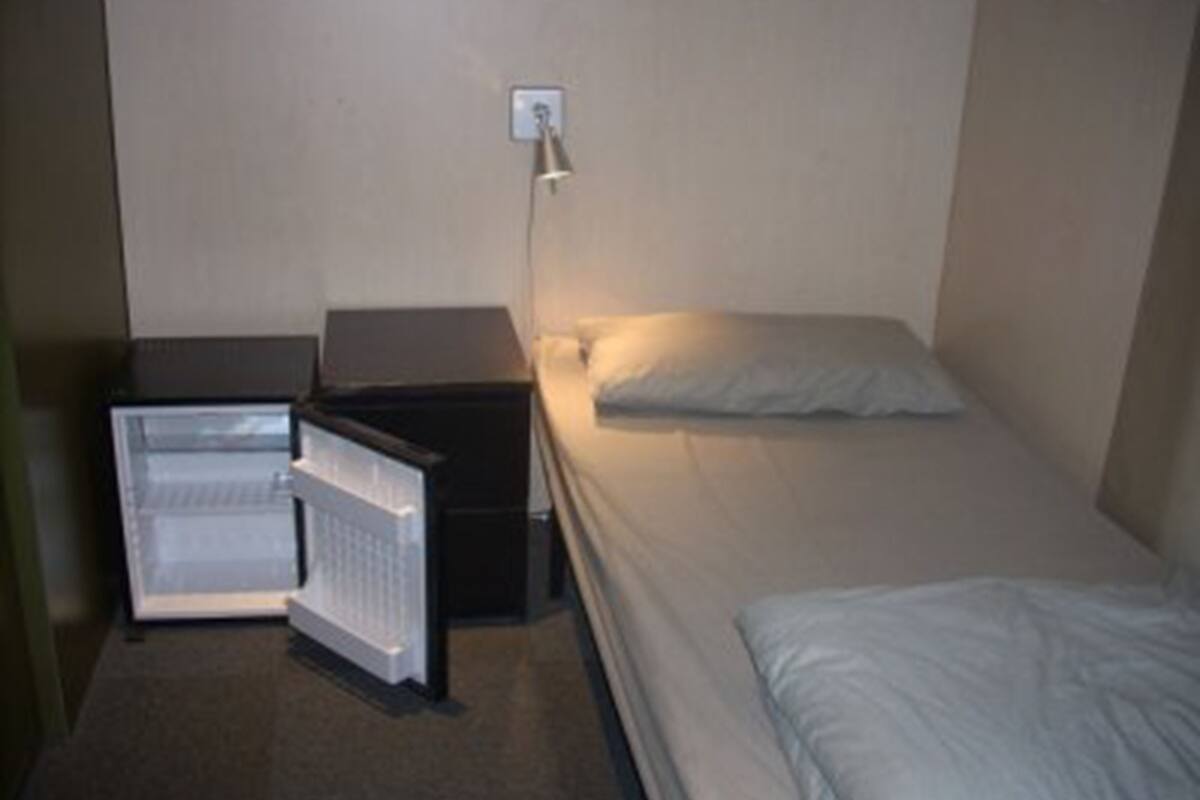Quarto Individual, casa de banho privativa | Wi-fi grátis, roupa de cama fornecida 