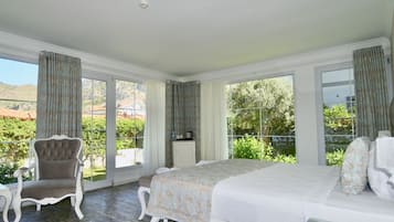 Quarto Duplo Exclusivo, 1 cama king-size, não fumadores, junto ao jardim | 1 quarto, roupa de alta qualidade, minibar, cofre no quarto