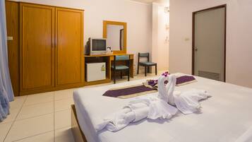 Quarto casal standard | Frigobar, cofres nos quartos, escrivaninha, Wi-Fi de cortesia