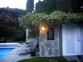Piscina exterior, espreguiçadeiras 
