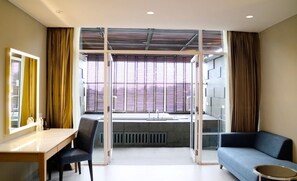 Suite Lua de Mel | Roupa de alta qualidade, minibar, cofre com capacidade para portátil 