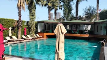 Piscina exterior sazonal