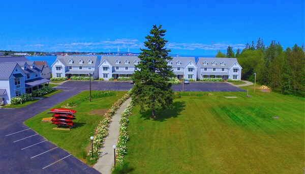 Clearwater Lakeshore Motel - St. Ignace, MI