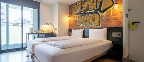 Quarto Twin Clássico | Secretária, secretária adequada para computadores portáteis