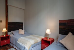 Quarto Twin, Vista para a cidade | Wi-fi grátis, roupa de cama fornecida