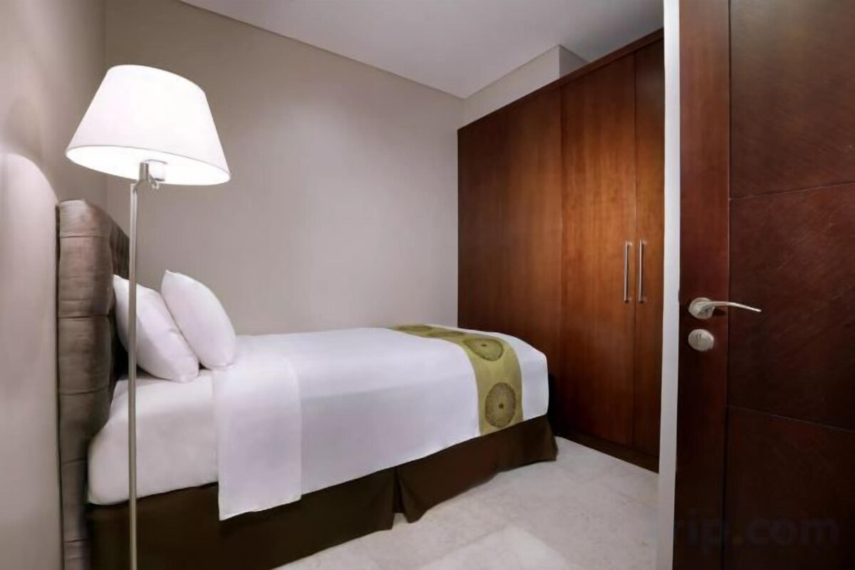 Frigobar, cofres nos quartos, escrivaninha, cortinas blackout
