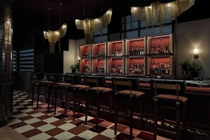 Serve jantares e happy hour 
