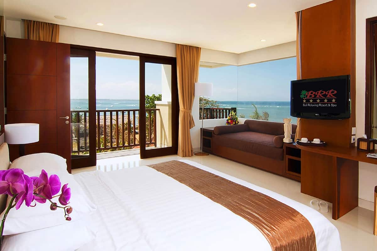 Suite Premier | Minibar, cofre no quarto, secretária, ferro/tábua de engomar 