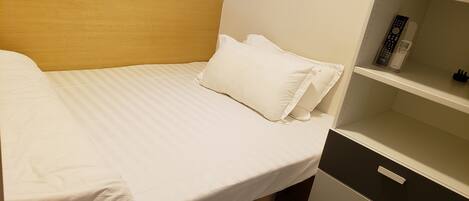 Quarto Clássico com Cama de Casal, 1 cama queen-size, casa de banho privativa, Vista para a cidade | Secretária adequada para computadores portáteis, Wi-fi grátis