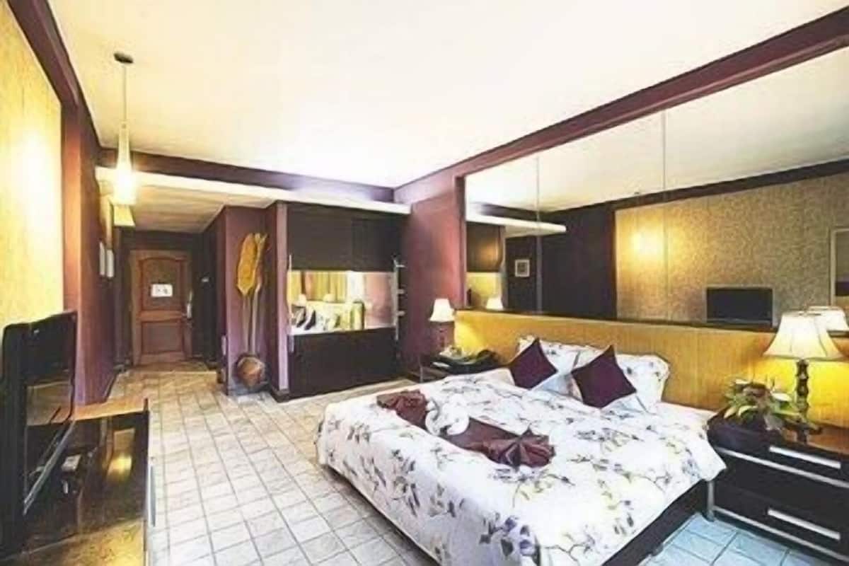 Minibar, cofre no quarto, secretária, quartos insonorizados