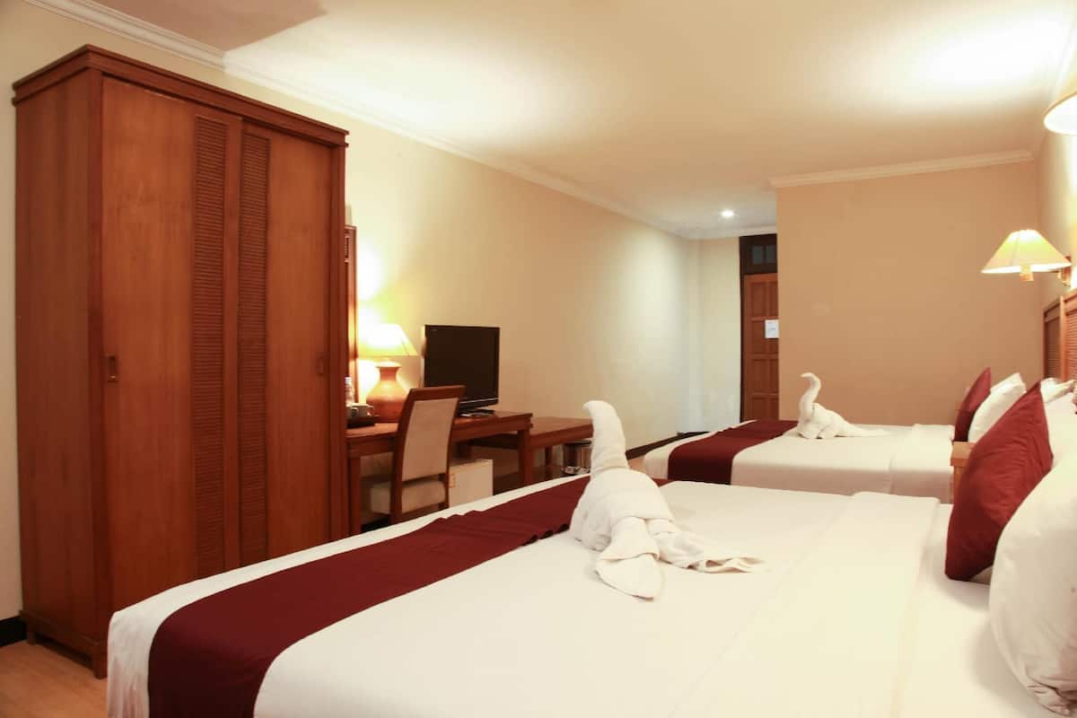 Minibar, cofre no quarto, secretária, quartos insonorizados