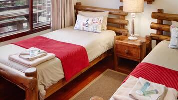 Chalé, 3 quartos, para não fumantes | 1 quarto, cofres nos quartos, ferros/tábuas de passar roupa